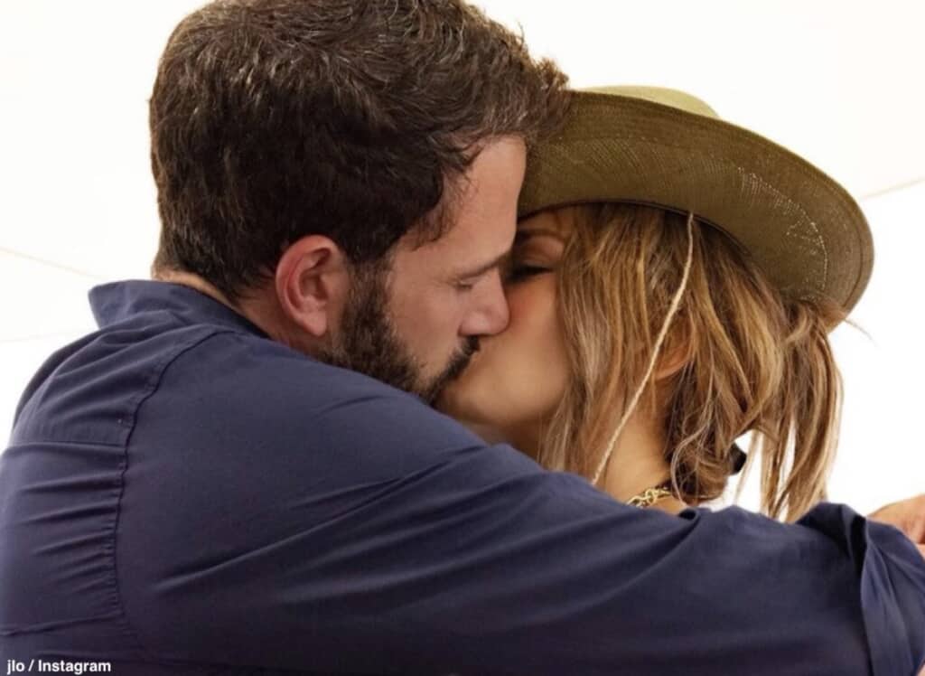 ジェニファー・ロペス、ついにベン・アフレックとの交際をオフィシャルに！ 誕生日にロマンチックなキス写真を公開[写真あり] Tvgroove