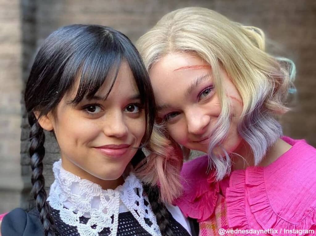 【無限の可能性】ディズニーが“その場で全方向に歩ける床”「ホロタイル（HoloTile）」を開発！ VR空間を自在に動けるように【『レディプレ ...