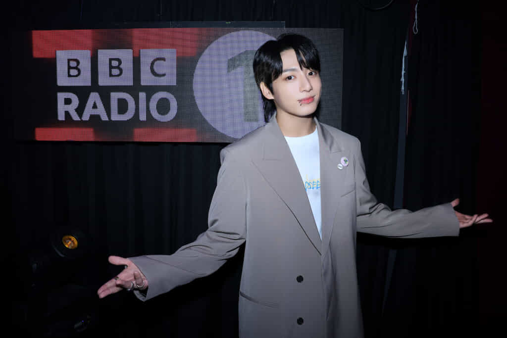 BTS JUNG KOOK、英BBCラジオ1「ライブラウンジ」出演！ 英国ロックバンド オアシスのカバーも披露 - tvgroove