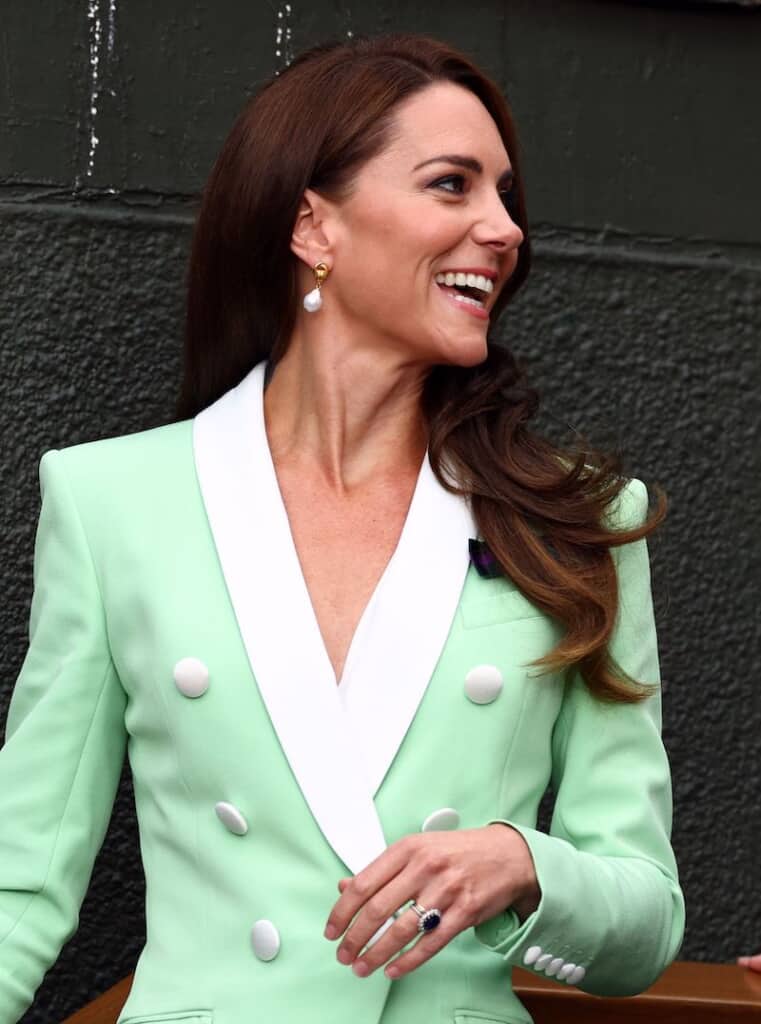 キャサリン妃、ダイアナ妃にインスパイアされた洋服で登場！ ミントグリーンのブレザーを着用し、80年代スタイルで美しい姿を披露[写真あり ...